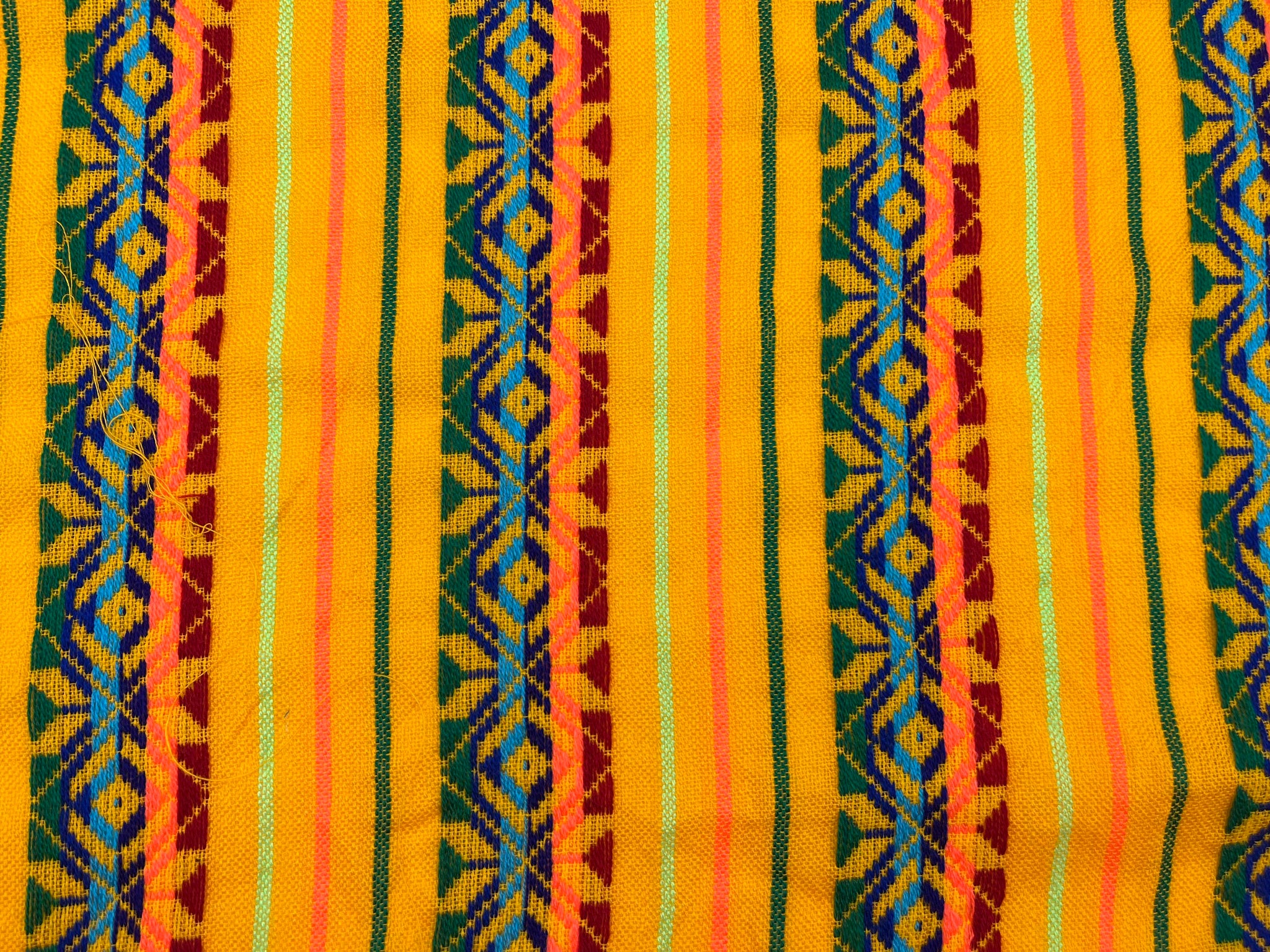 Tela tipo Cambaya de Acrílico – Textiles Mexicanos